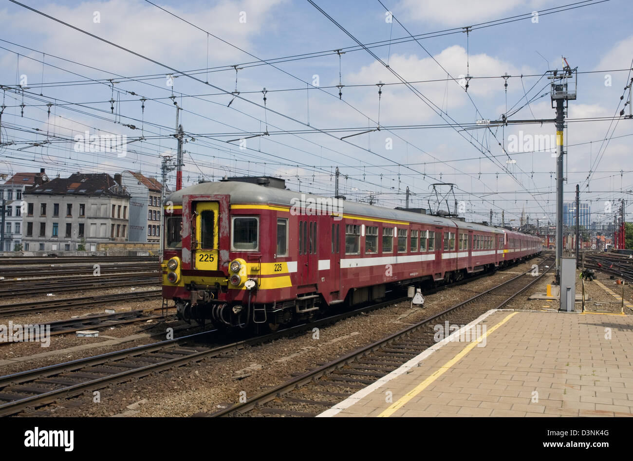 sncb,type AM63 EMU,225,brussel zuid,belgium Stock Photo - Alamy