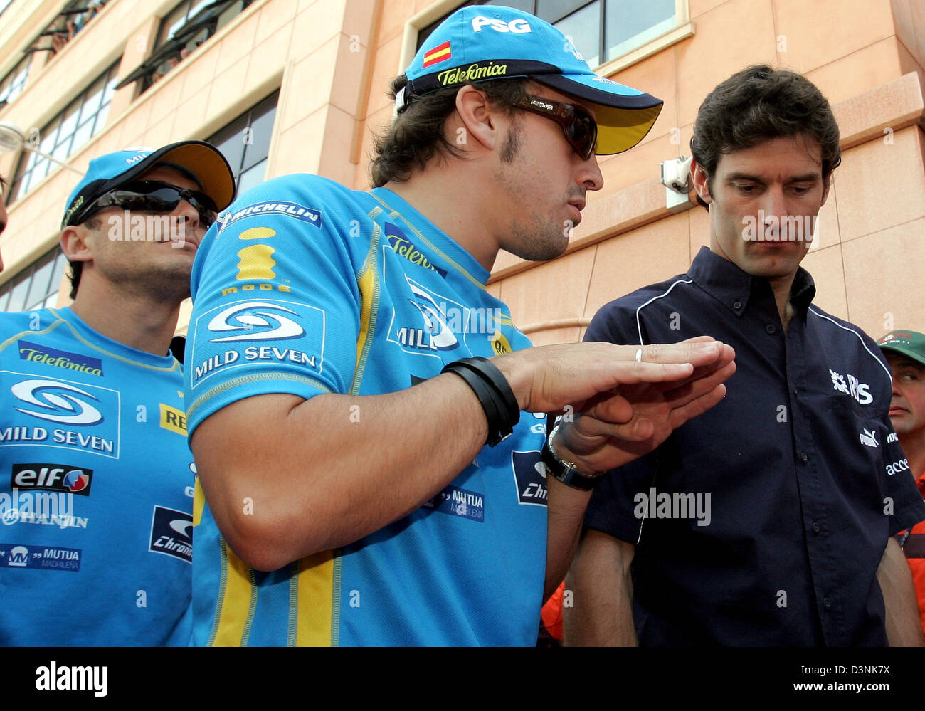 Spanish Formula One driver Fernando Alonso (C) and Italian Giancarlo ...