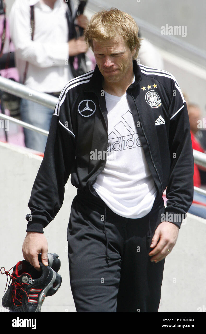 German national goal keeper Oliver Kahn leaves the stadium after a ...