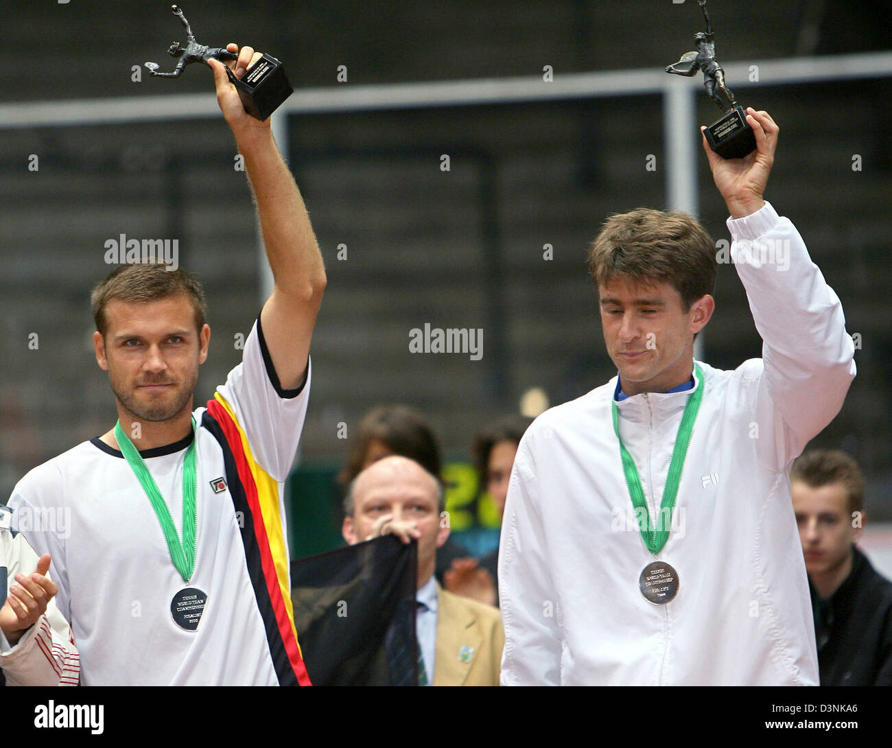 The German tennis professionals Alexander Waske (L) and Michael ...