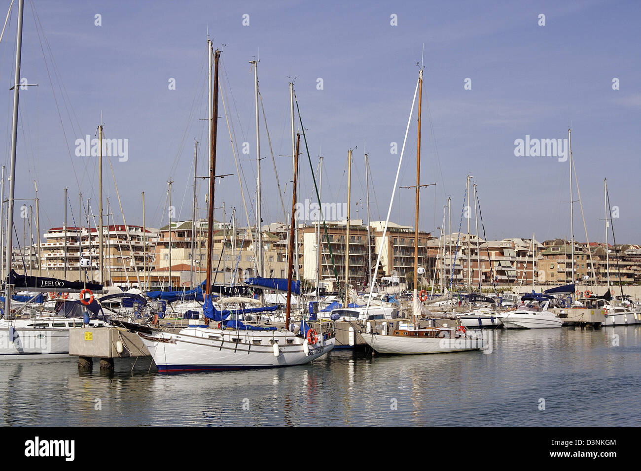 The photo shows the yacht harbour of Rome, 13 May 2006. Photo: Lars ...