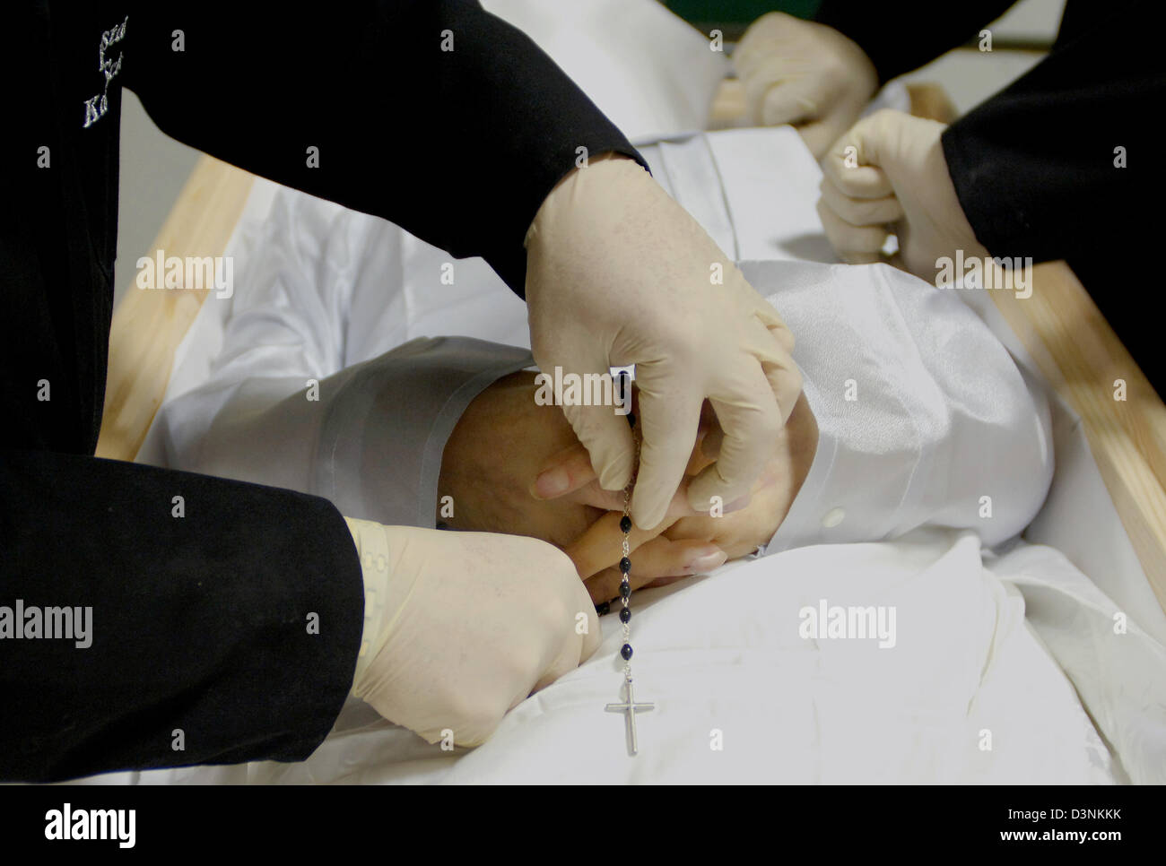 Employees of the funeral undertaker Karl Schumacher prepare a corpse ...