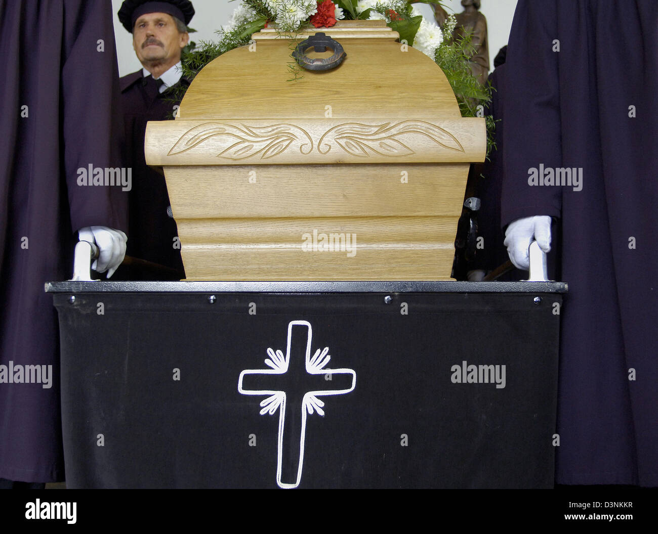 Pallbearers funeral undertaker karl schumacher hi-res stock photography ...