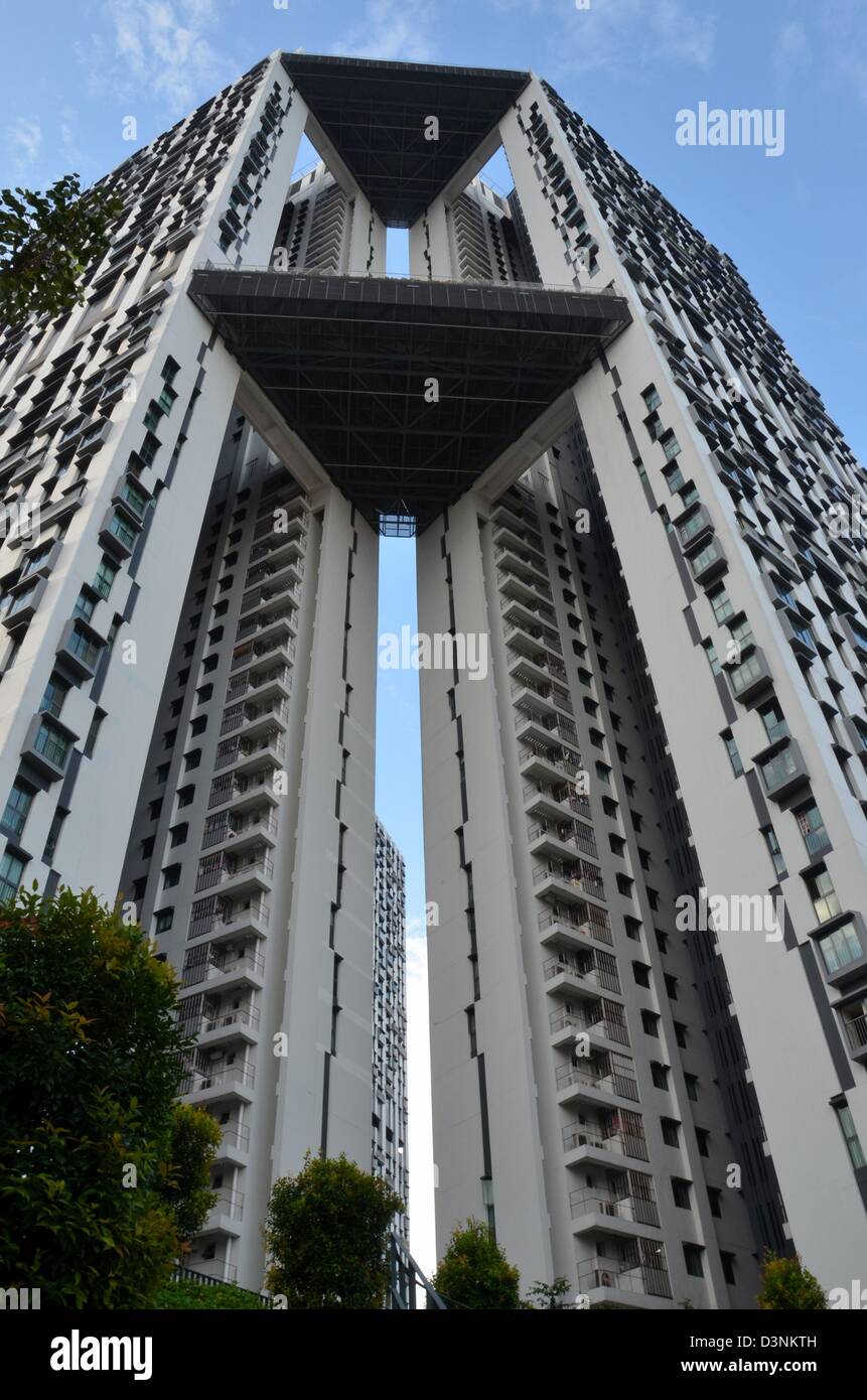 Modern skyscraper apartment building: Singapore Stock Photo - Alamy
