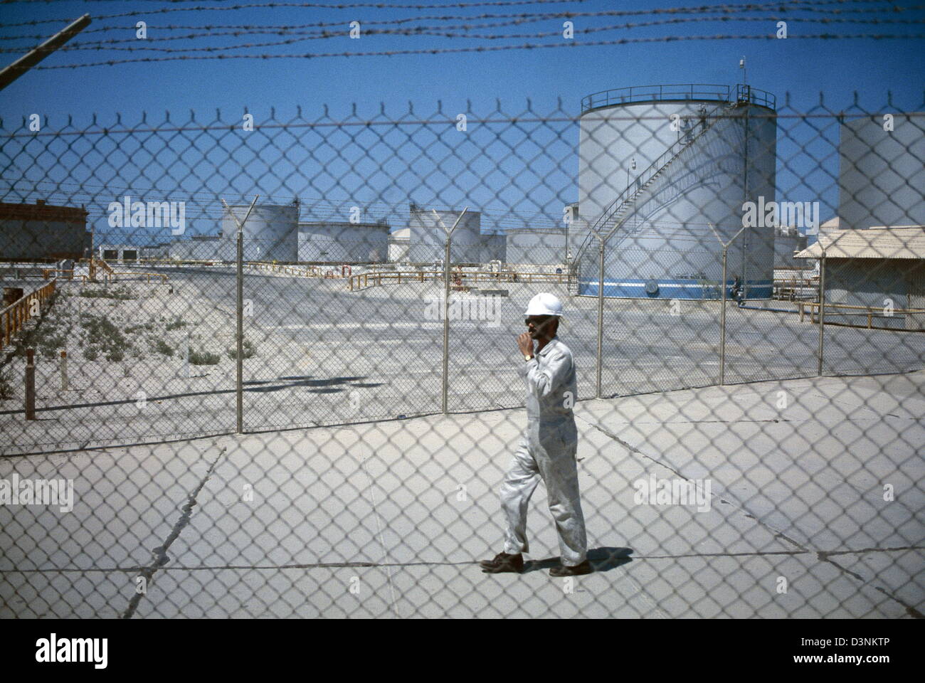 The world's largest oil refinery, oil storage tank farm and crude oil ...