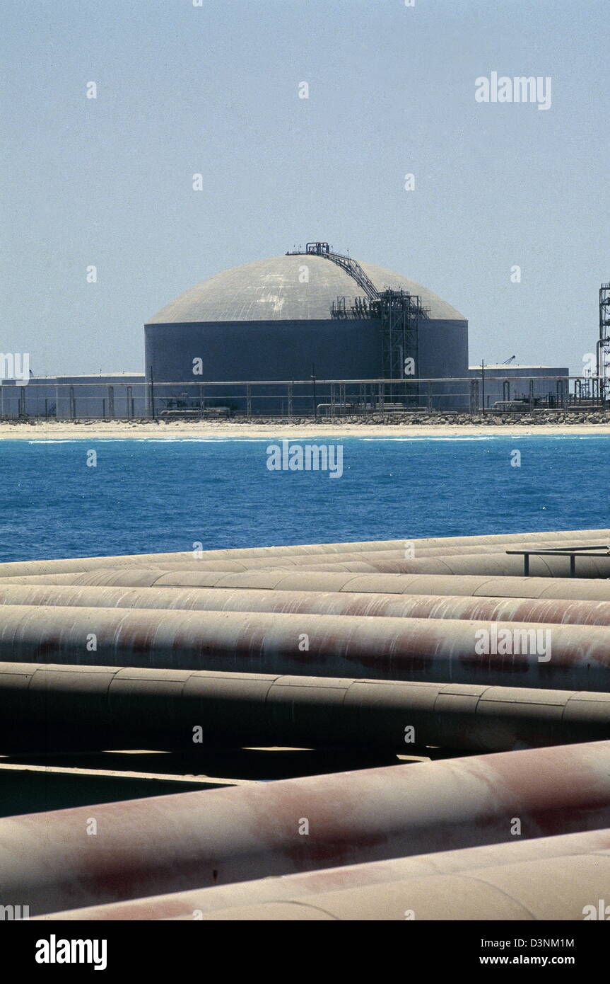 Saudi aramco oil fields hi-res stock photography and images - Alamy