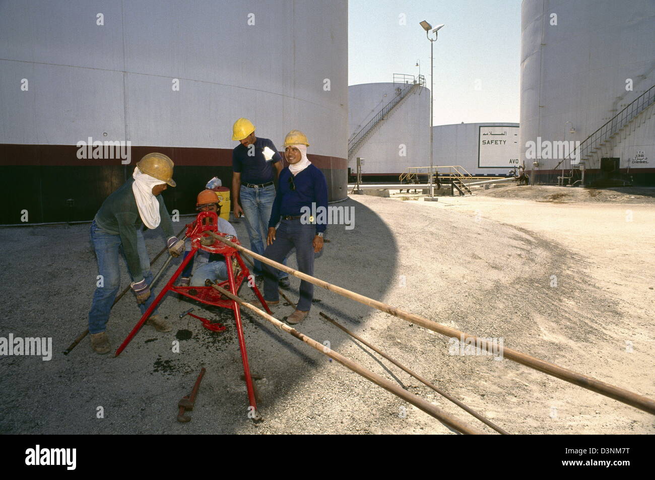 The world's largest oil refinery, oil storage tank farm and crude oil ...