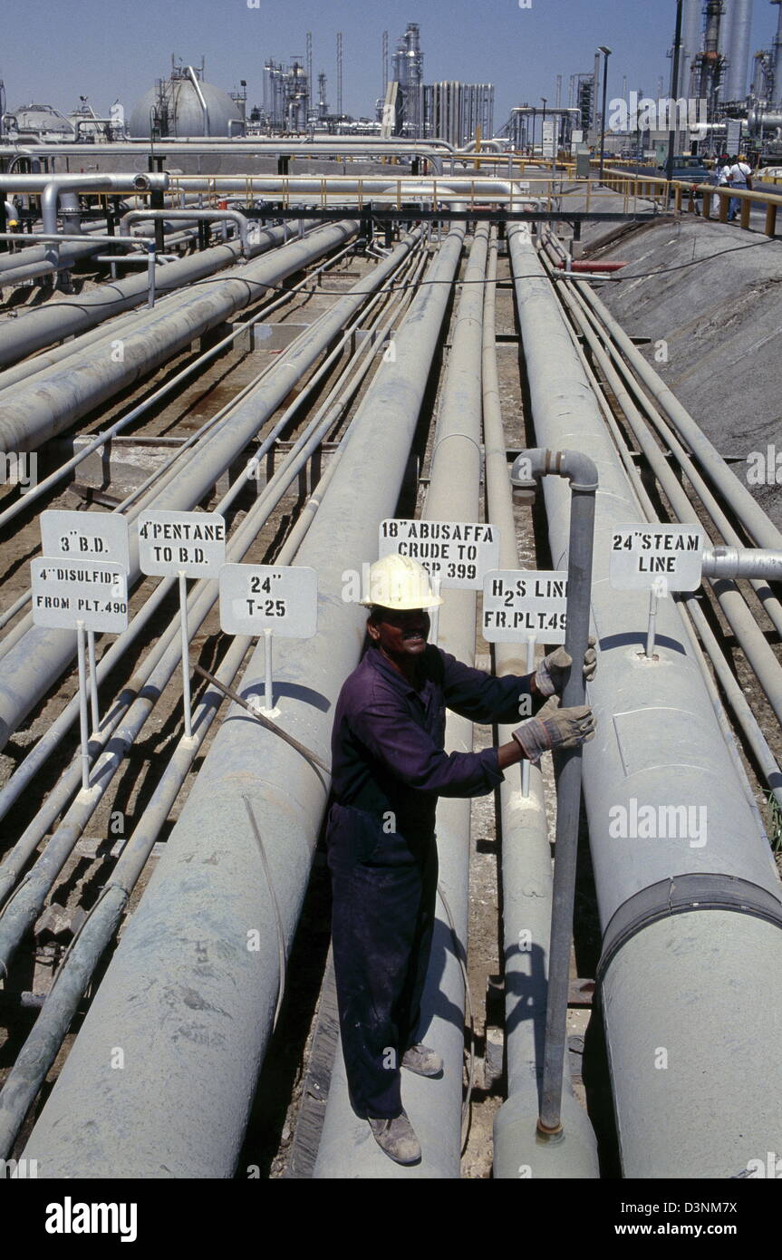Pipelines leading to the oil exporting terminal at the largest oil ...
