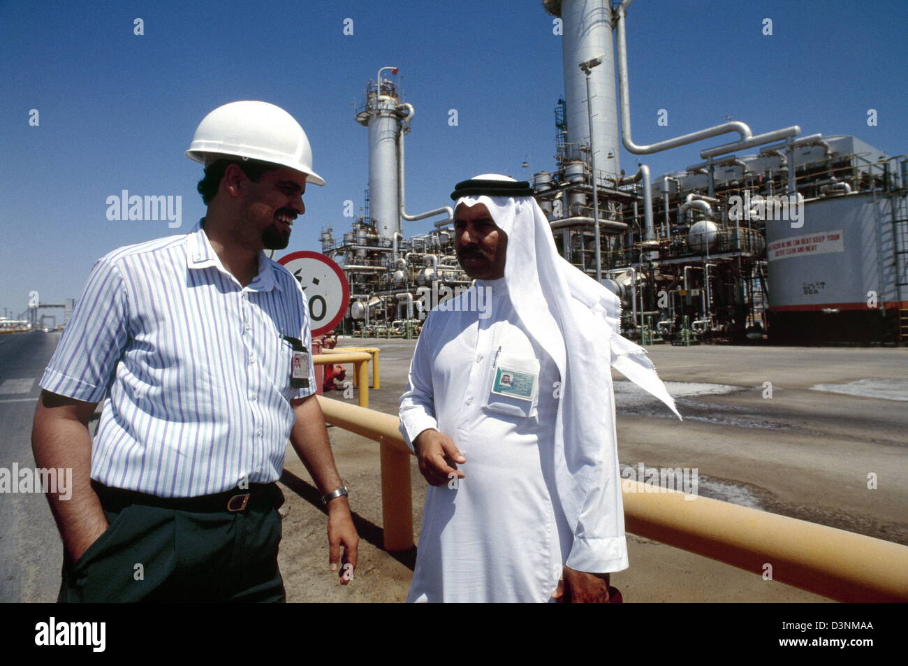 The world's largest oil refinery, oil storage tank farm and crude oil ...