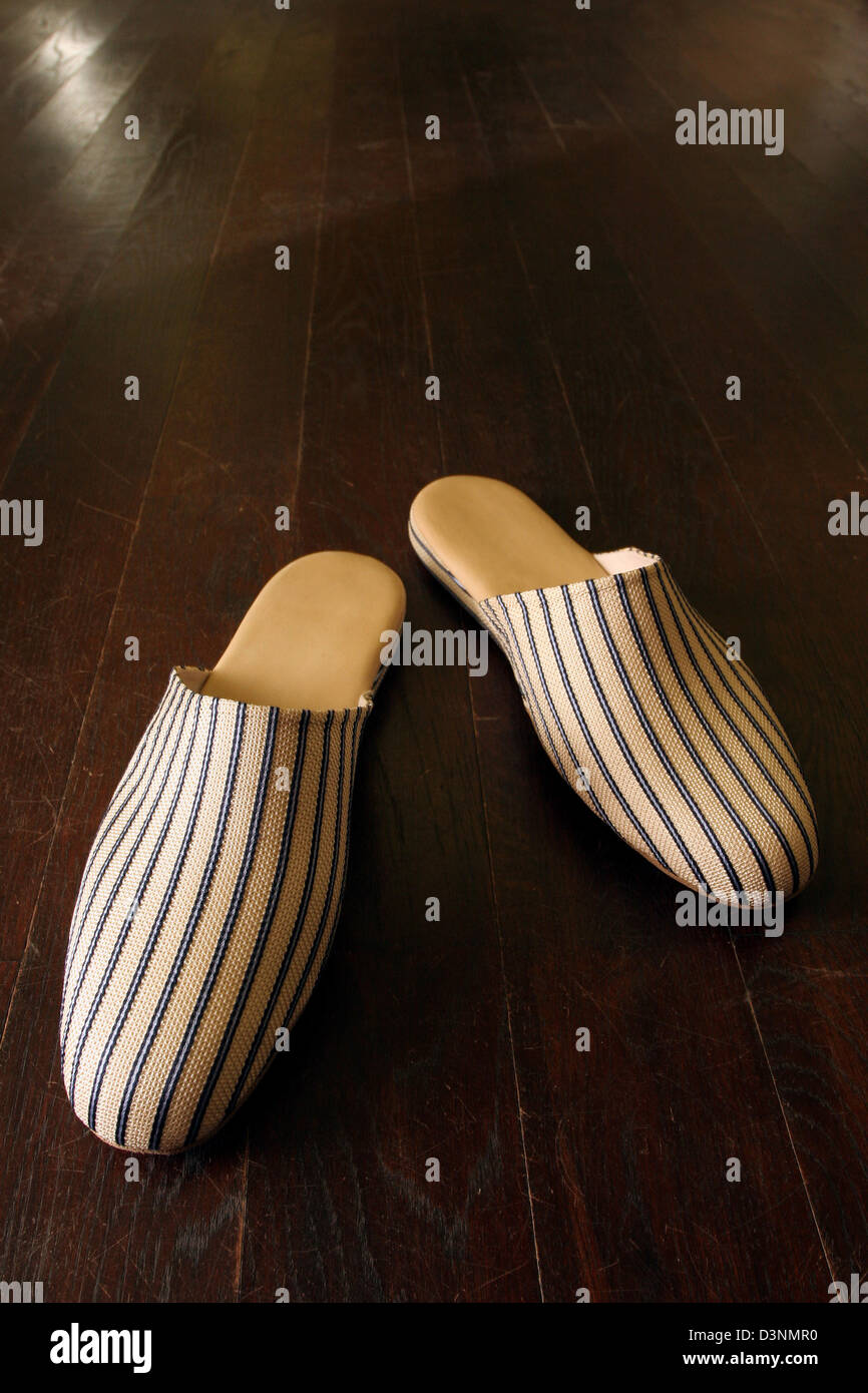 The picture shows classy slippers for him on a hallway in Frankfurt ...