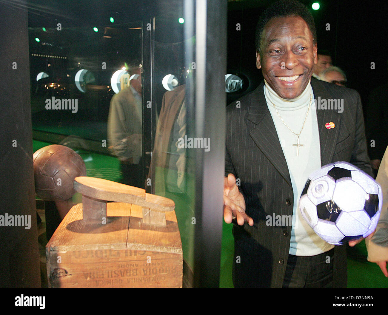 Pele with a ball hi-res stock photography and images - Alamy