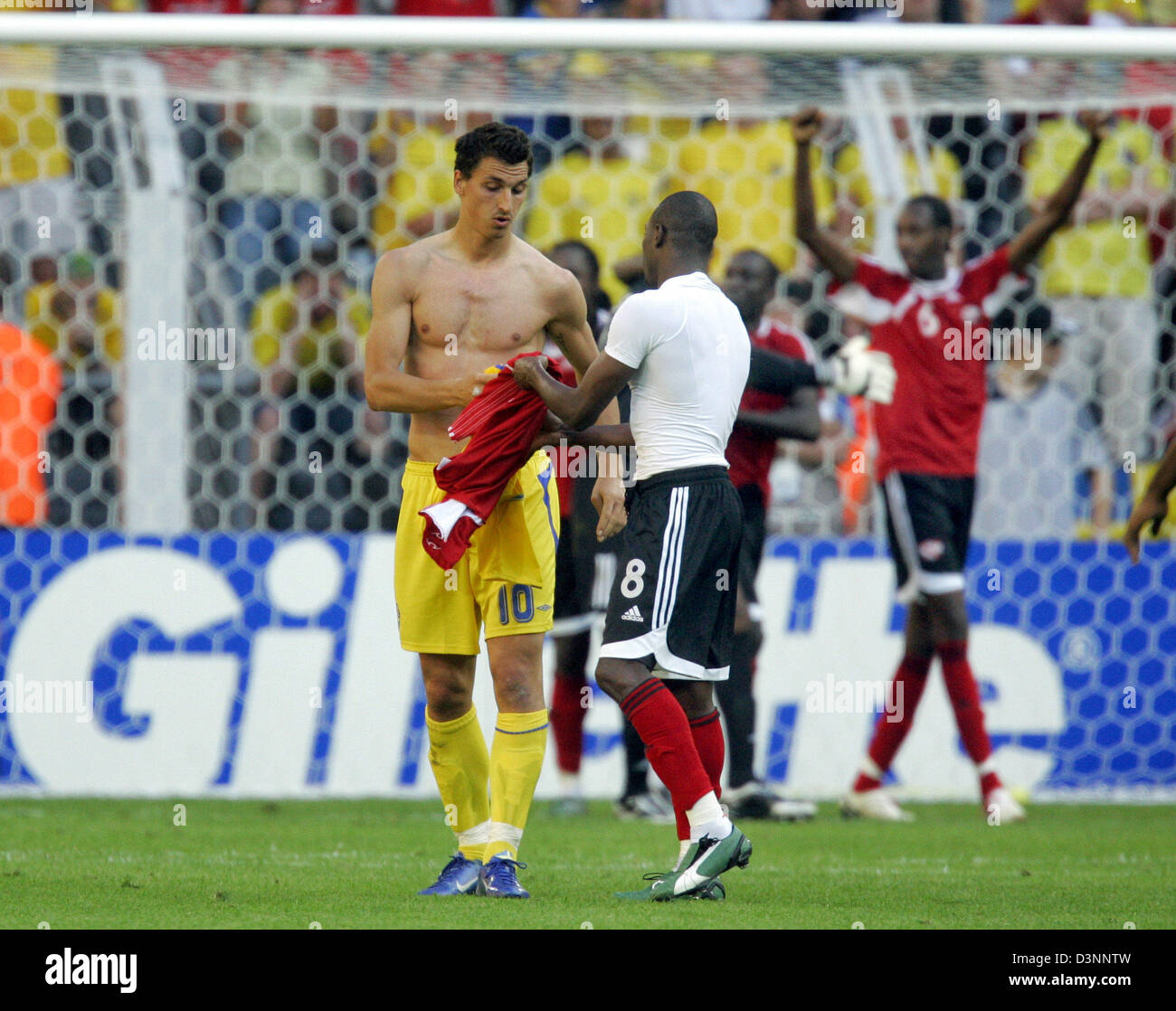 Swedish player Zlatan Ibrahimovic (L) exchanges jerseys with Cyd Gray ...