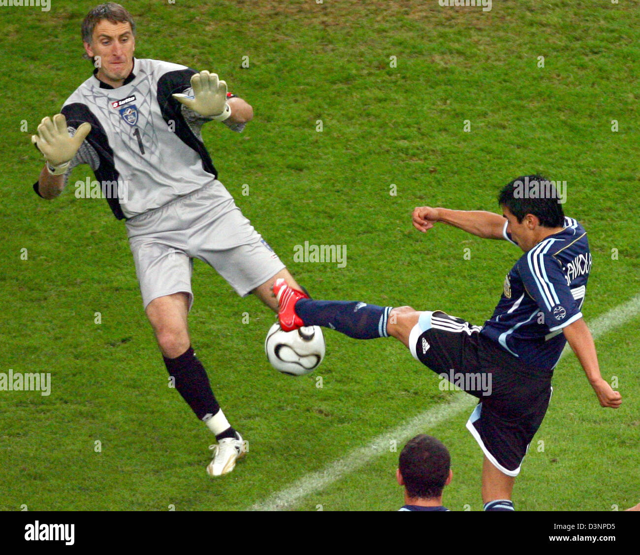 Javier saviola l r hi-res stock photography and images - Alamy