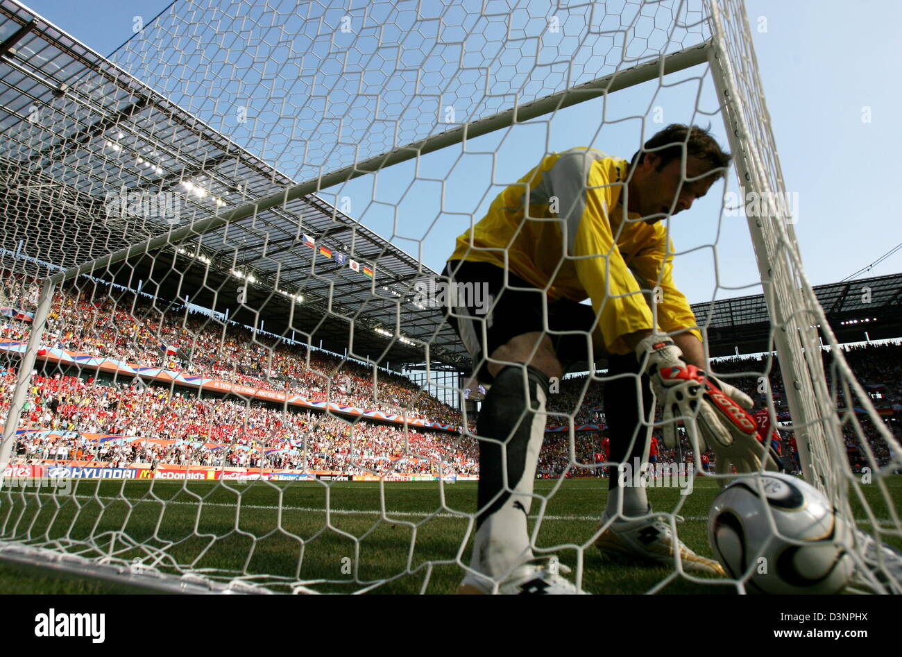 Czech goalie Petr Cech grabs the ball after Asamoah Gyan (not pictured ...