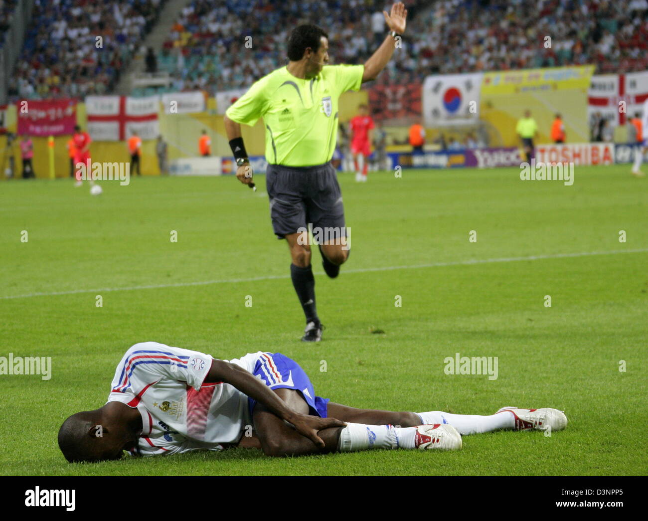 Sunday referee hi-res stock photography and images - Alamy