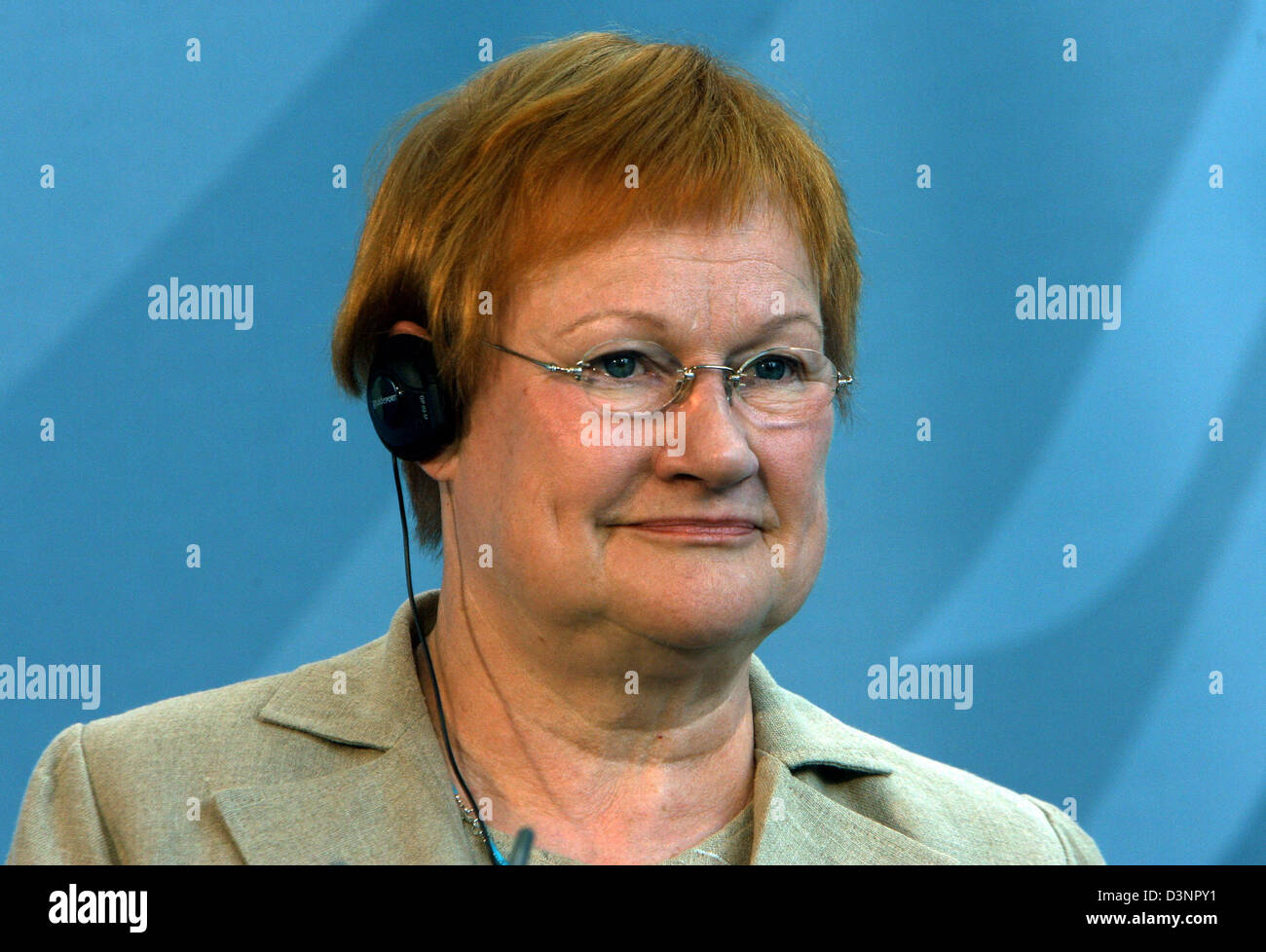 Finish President Tarja Halonen (L) pictured at a joint press conference ...