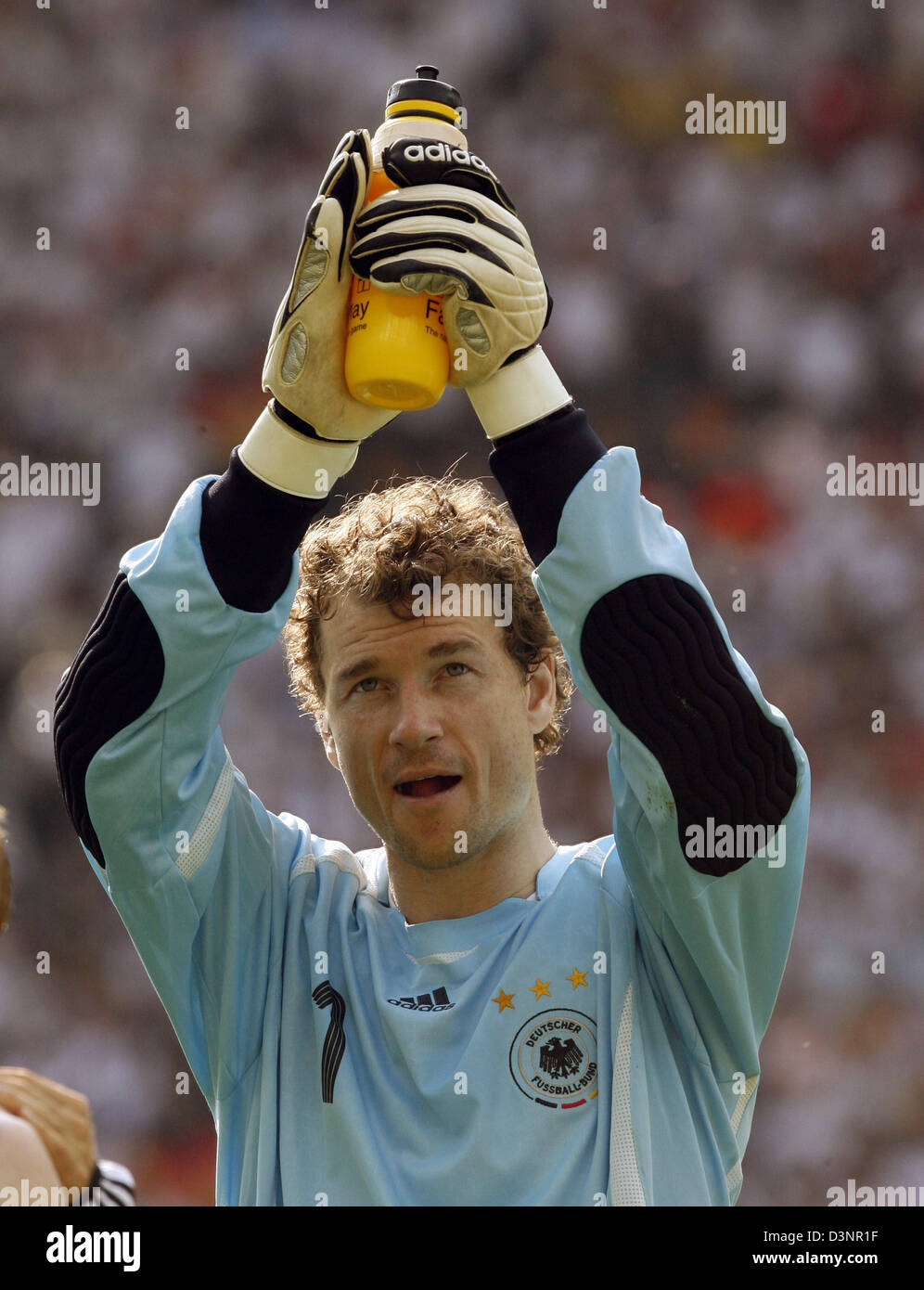 Keeper Jens Lehmann of Germany celebrates the 3-0 against Ecuador after ...