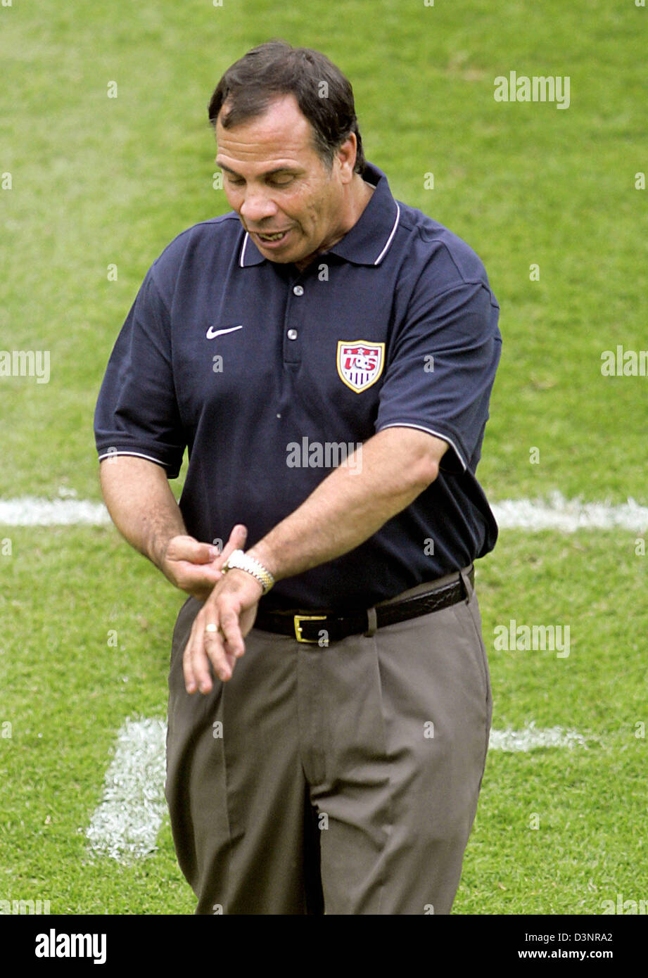 Usa coach bruce arena hi-res stock photography and images - Alamy