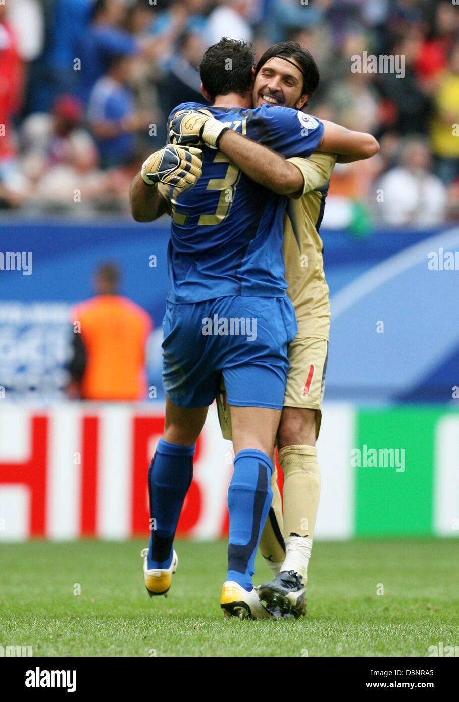 Gianluigi buffon 2006 italy hi-res stock photography and images - Alamy