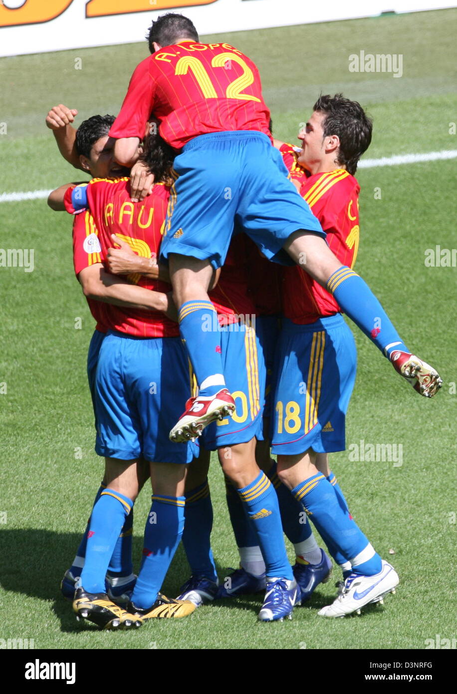 Spanish players celebrate after Juanito (hidden) scores the 0-1 lead ...