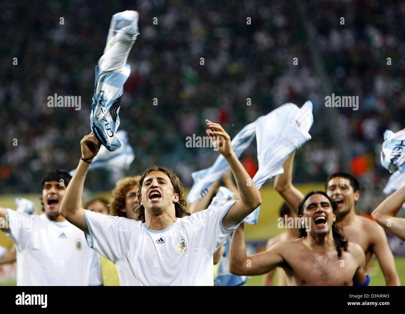 Hernan Crespo of Argentina (L) celebrates with his teammates after the ...