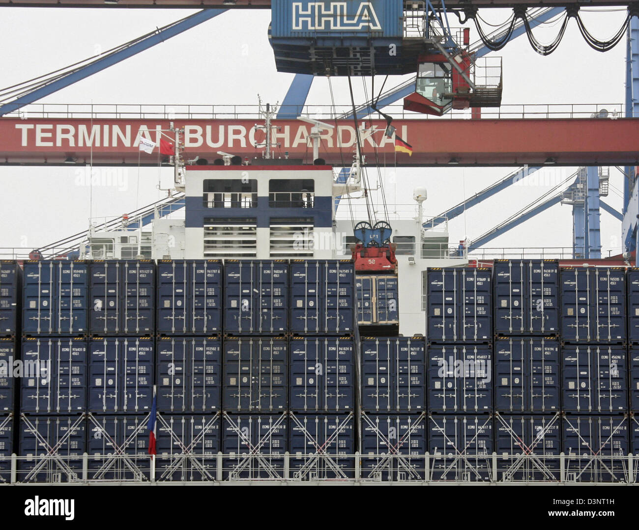 The freight of the 'CMA CGM Fidelio', one of the world' biggest ...