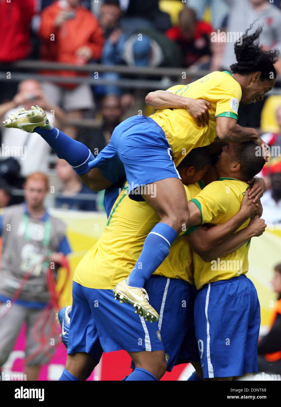 Ronaldo (R) from Brazil is celebrated by Ronaldinho (Up) and other ...