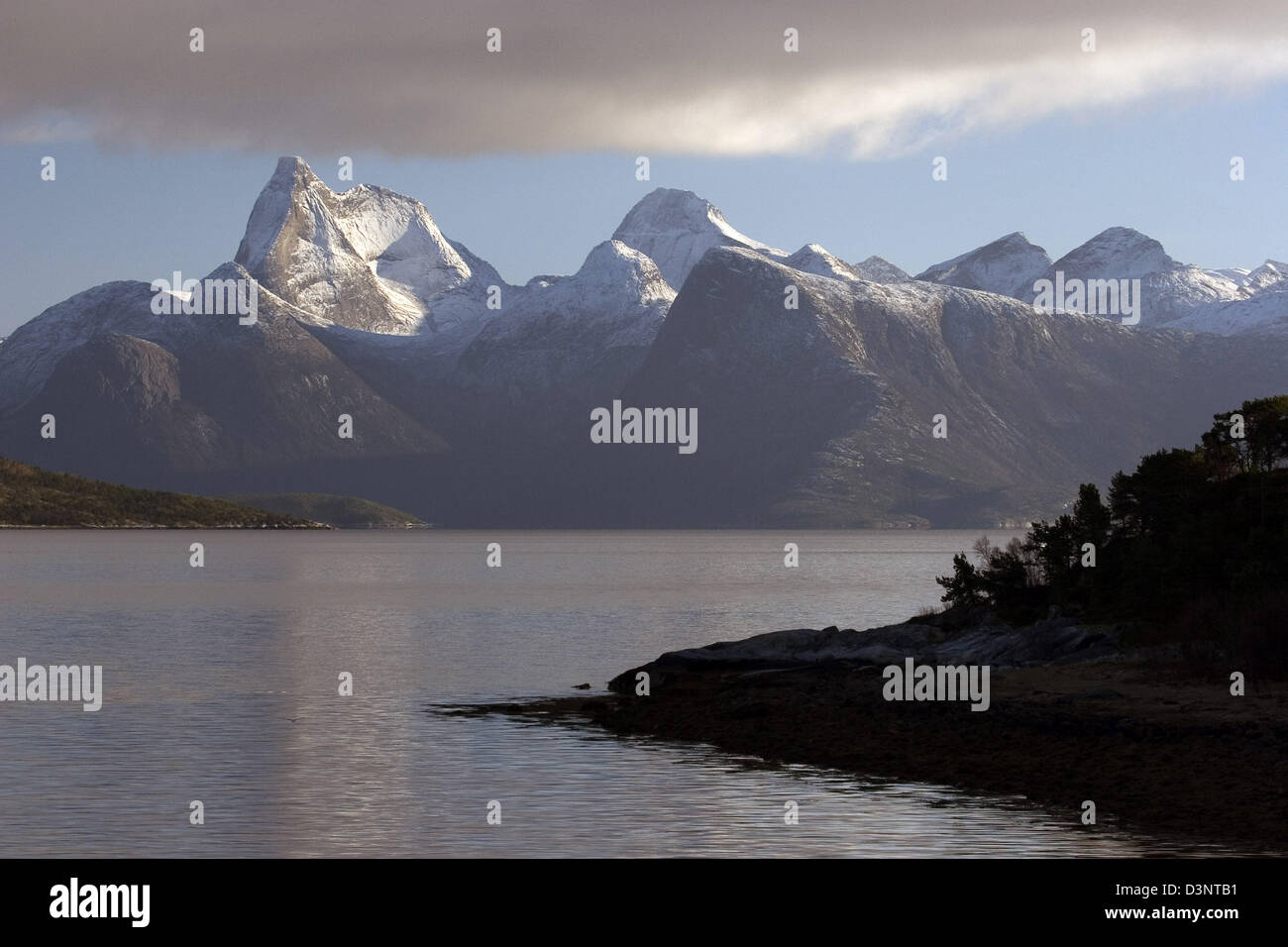 The picture shows Stetinden mountain, which is 1392 meters high, at ...