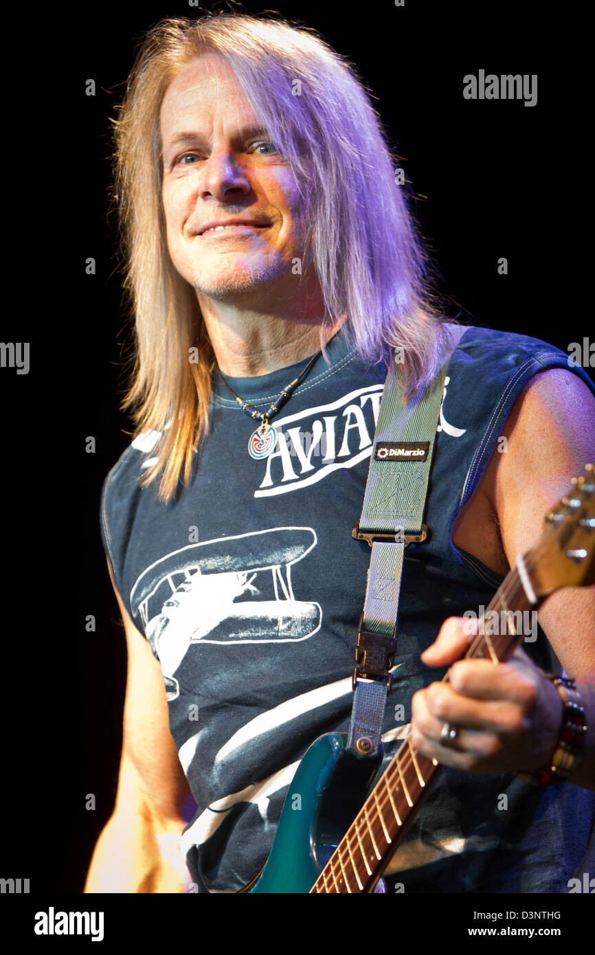 Flying colors hi-res stock photography and images - Alamy