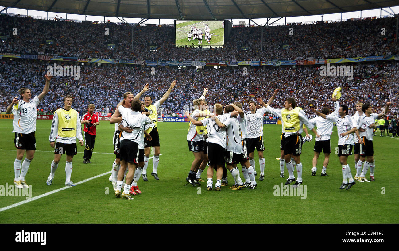 The German team celebrates after the 2006 FIFA World Cup quarter final ...
