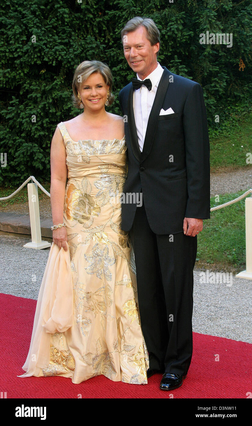 Grand Duchess Maria Teresa and Grand Duke Henry pose at the Castle of ...
