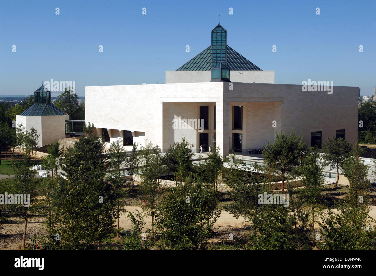 The photo shows the 'Musee d'Art Moderne Grand-Duc-Jean' (Mudam) in ...