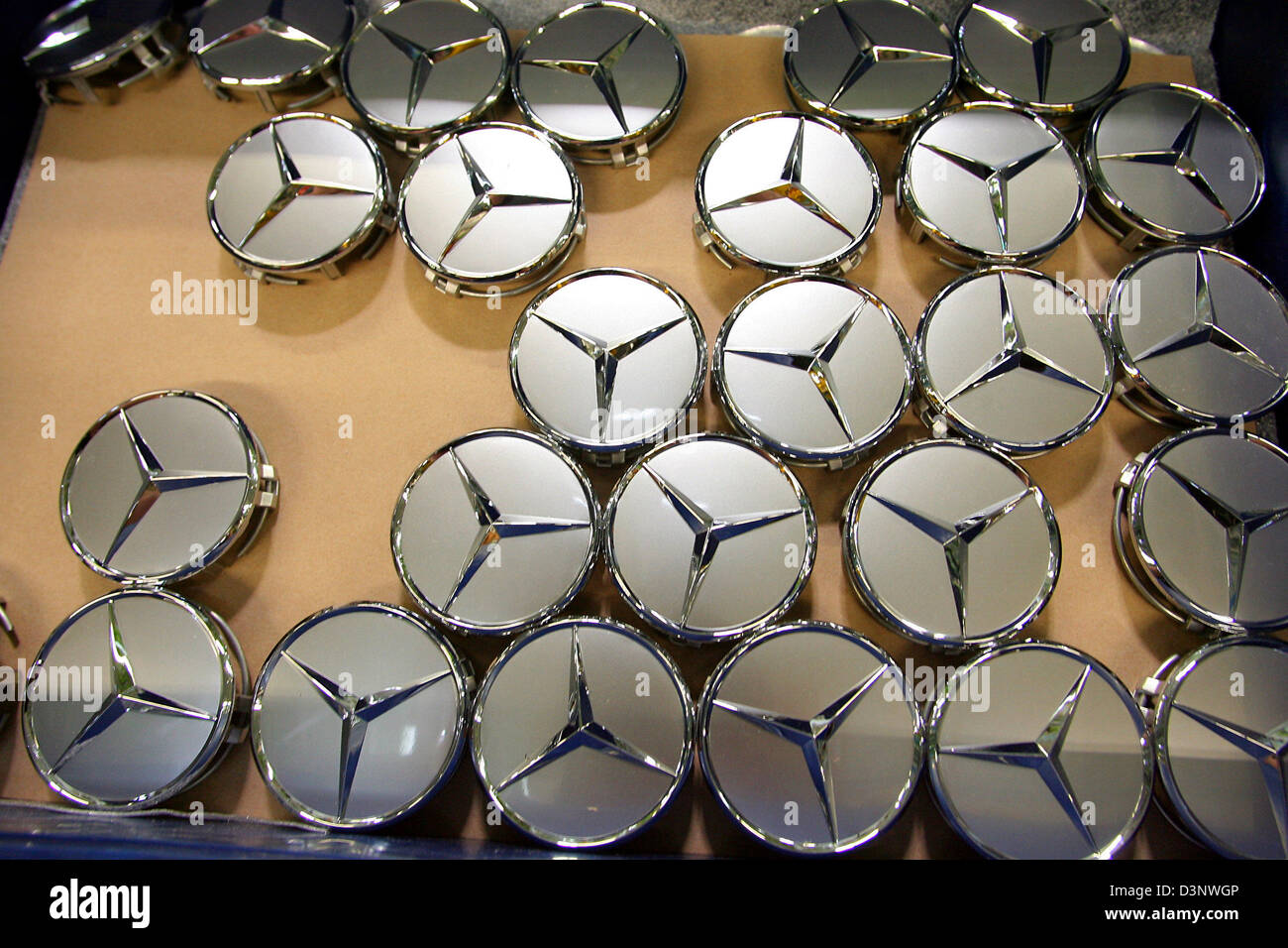 Wheel hub covers for the Mercedes Benz B class vehicles sporting the ...