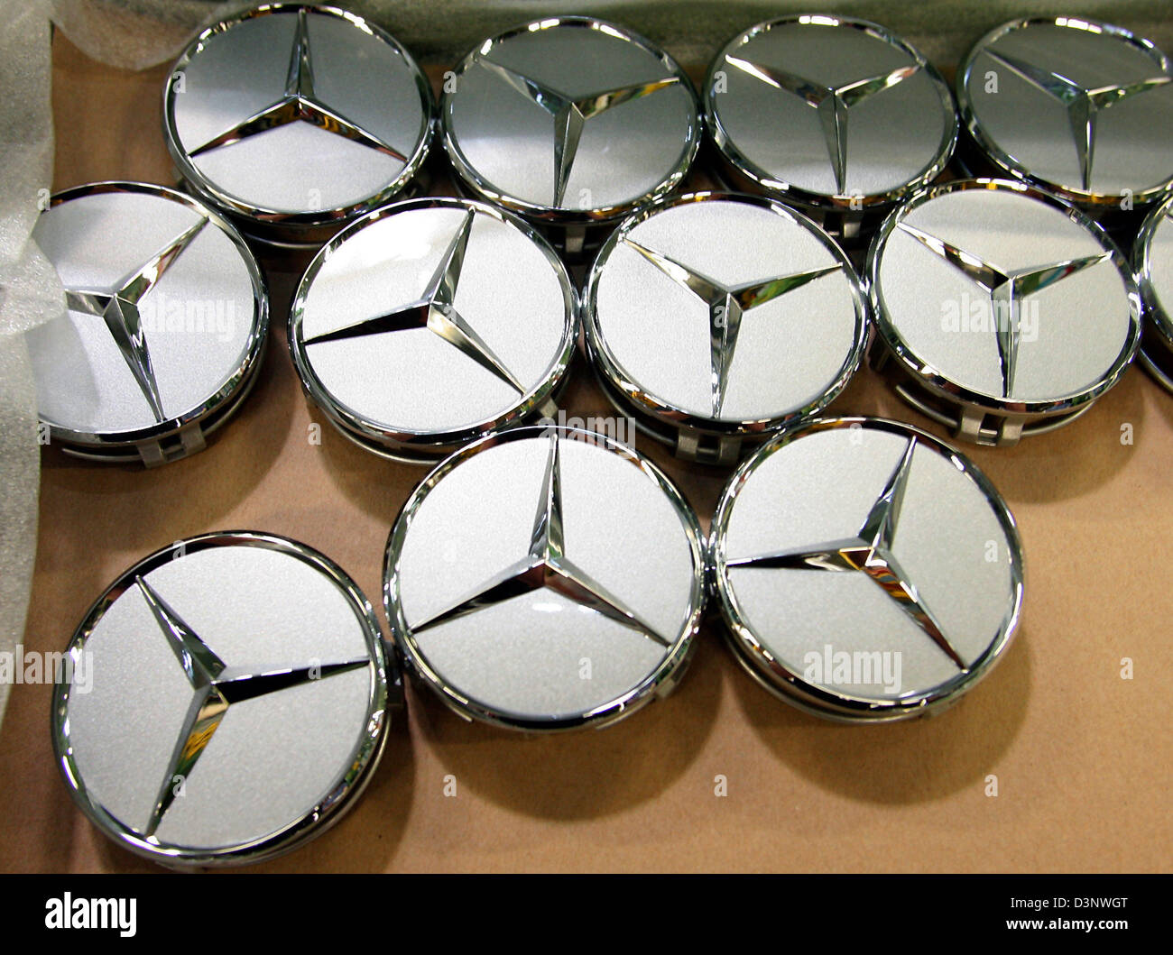 Wheel hub covers for the Mercedes Benz B class vehicles sporting the ...