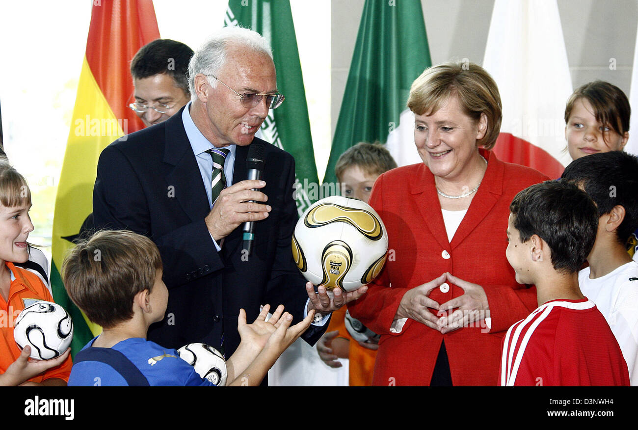 2006 world cup final ball hi-res stock photography and images - Alamy