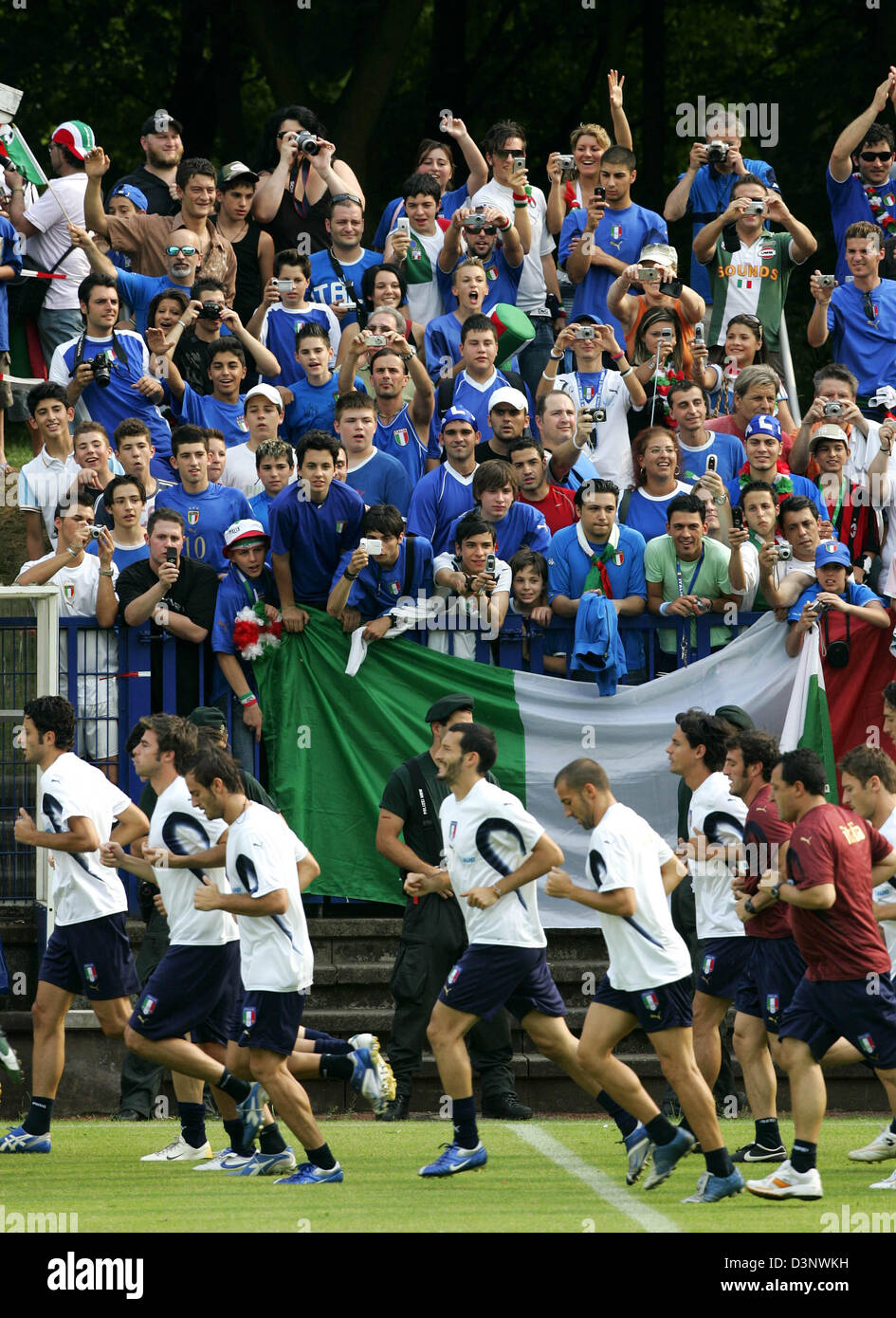 The Italian national soccer team is running in front of some hundreds ...