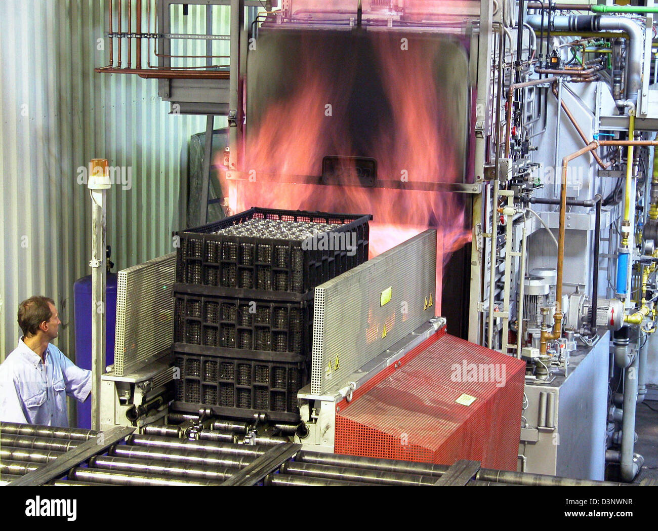 (dpa file) - An employee of the hardening plant Haferbier works at a ...