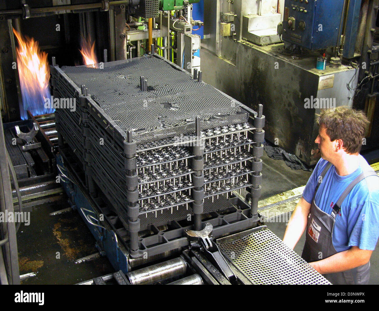 (dpa file) - An employee of the hardening plant Haferbier works at a ...