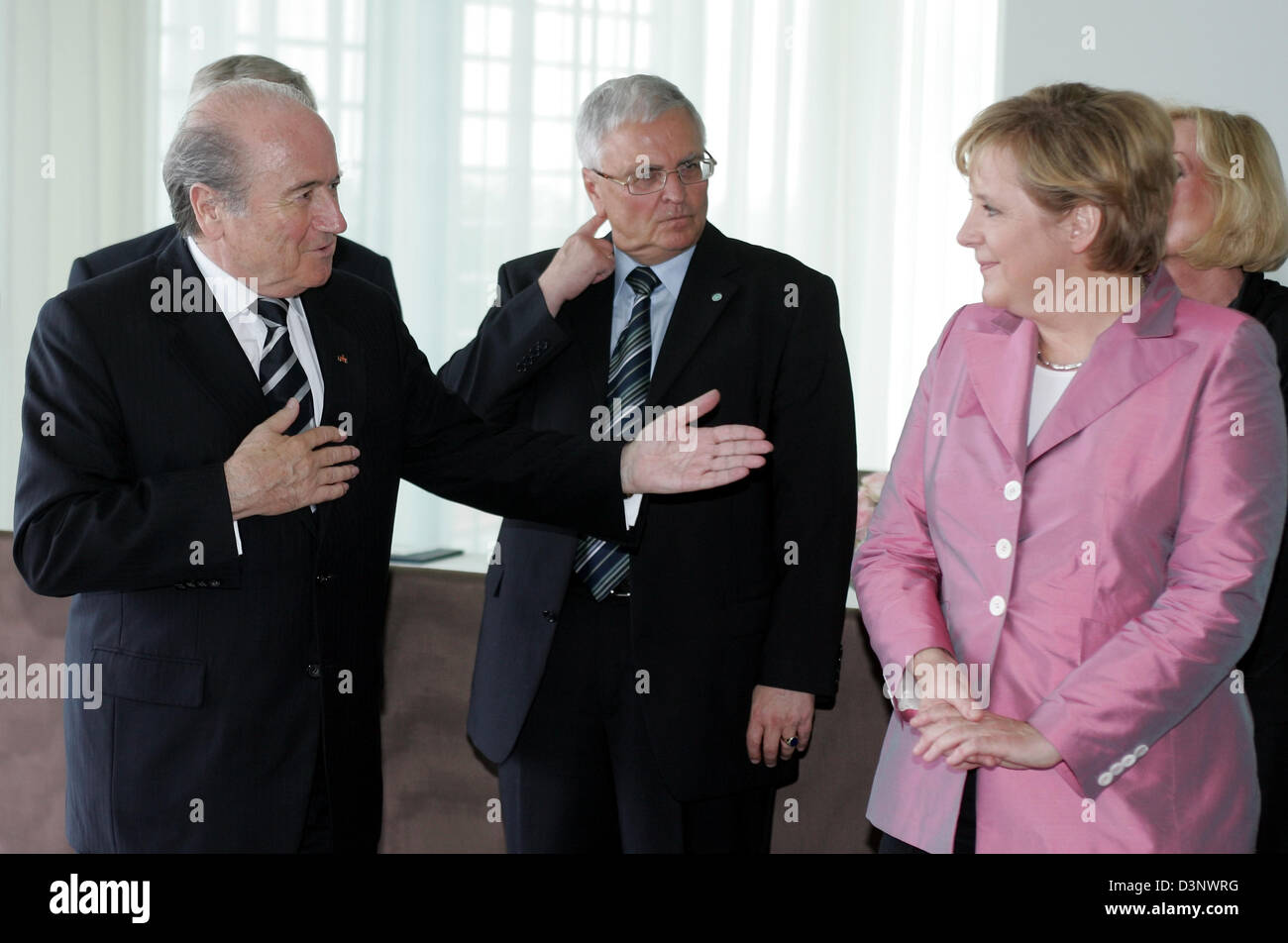 7 pfeil hi-res stock photography and images - Alamy