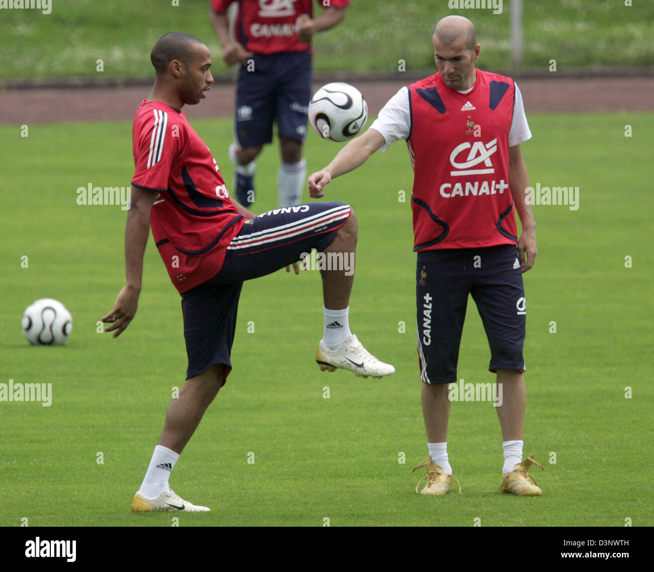 French soccer players Zinedine Zidane (R) and Thierry Henry play with ...