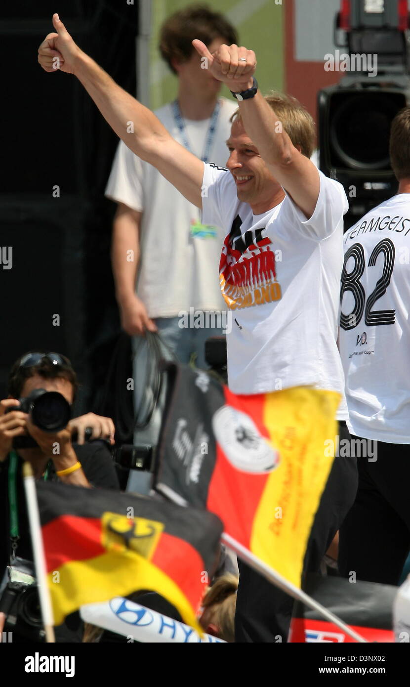 German national coach Juergen Klinsmann thanks the hundreds and ...