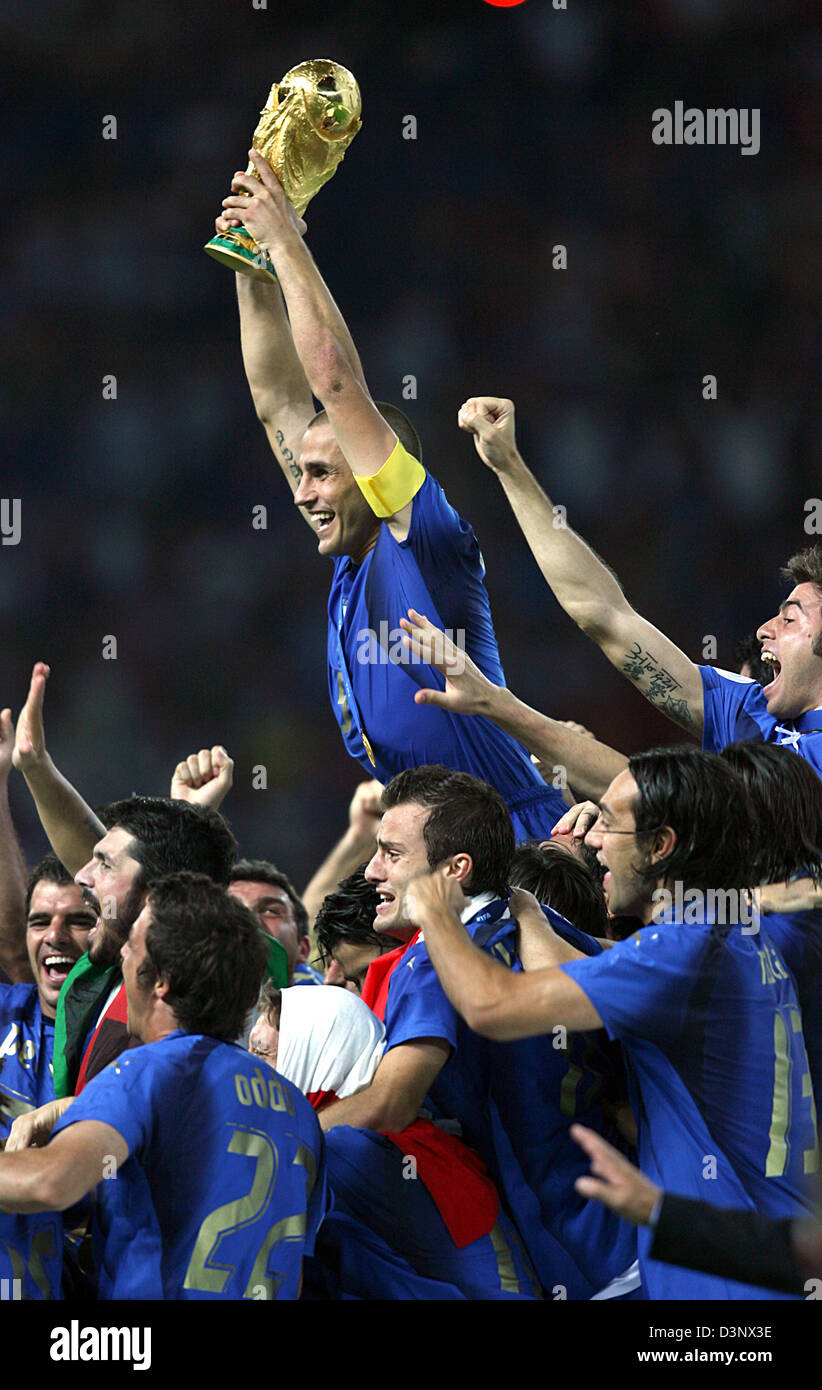 Italy captain lifts the trophy hi-res stock photography and images - Alamy