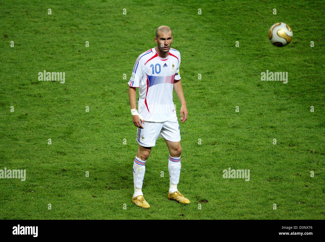 Zinedine zidane penalty hi-res stock photography and images - Alamy