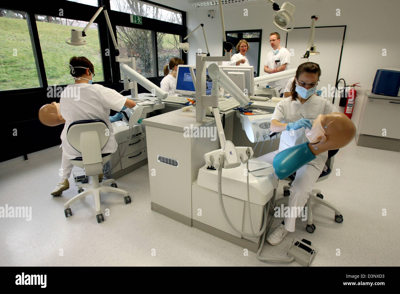 Future dentists are being taught with computer controlled puppets at ...
