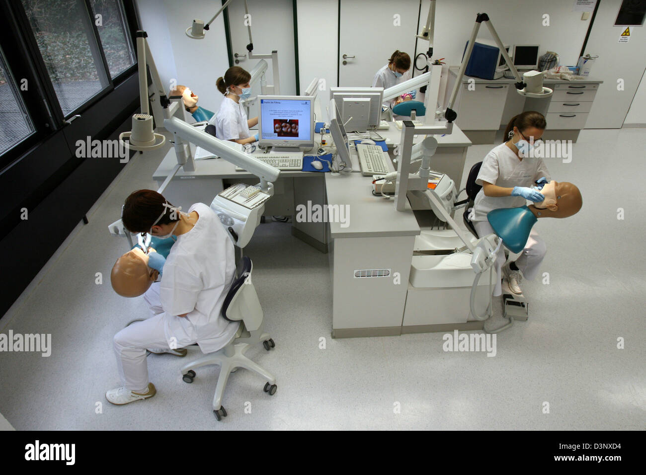 Future dentists are being taught with computer controlled puppets at ...
