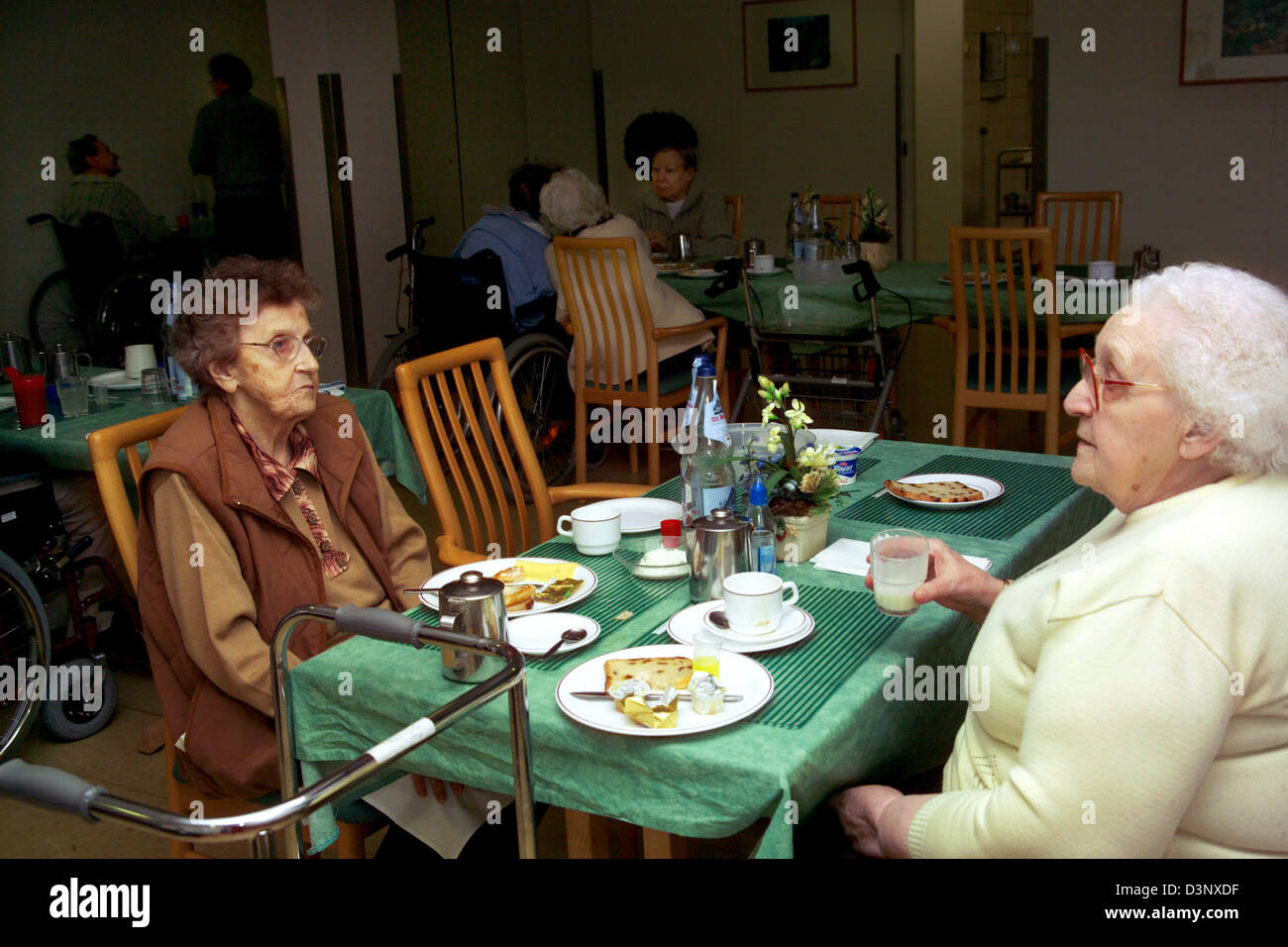 Seniors sit at a set coffee table in the home for the aged 'Erna-David ...