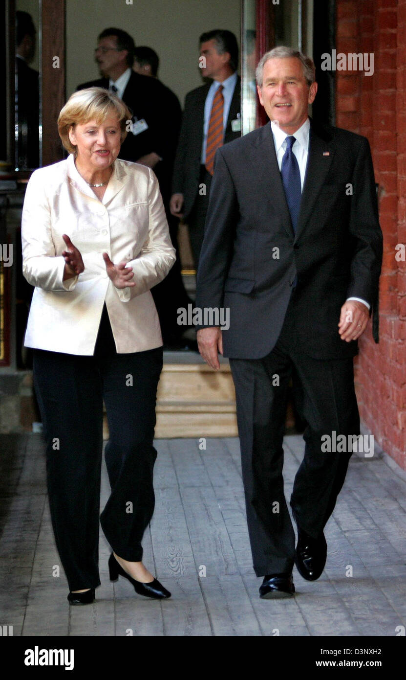 U.S. President George W. Bush (R) and German Chancellor Angela Merkel ...