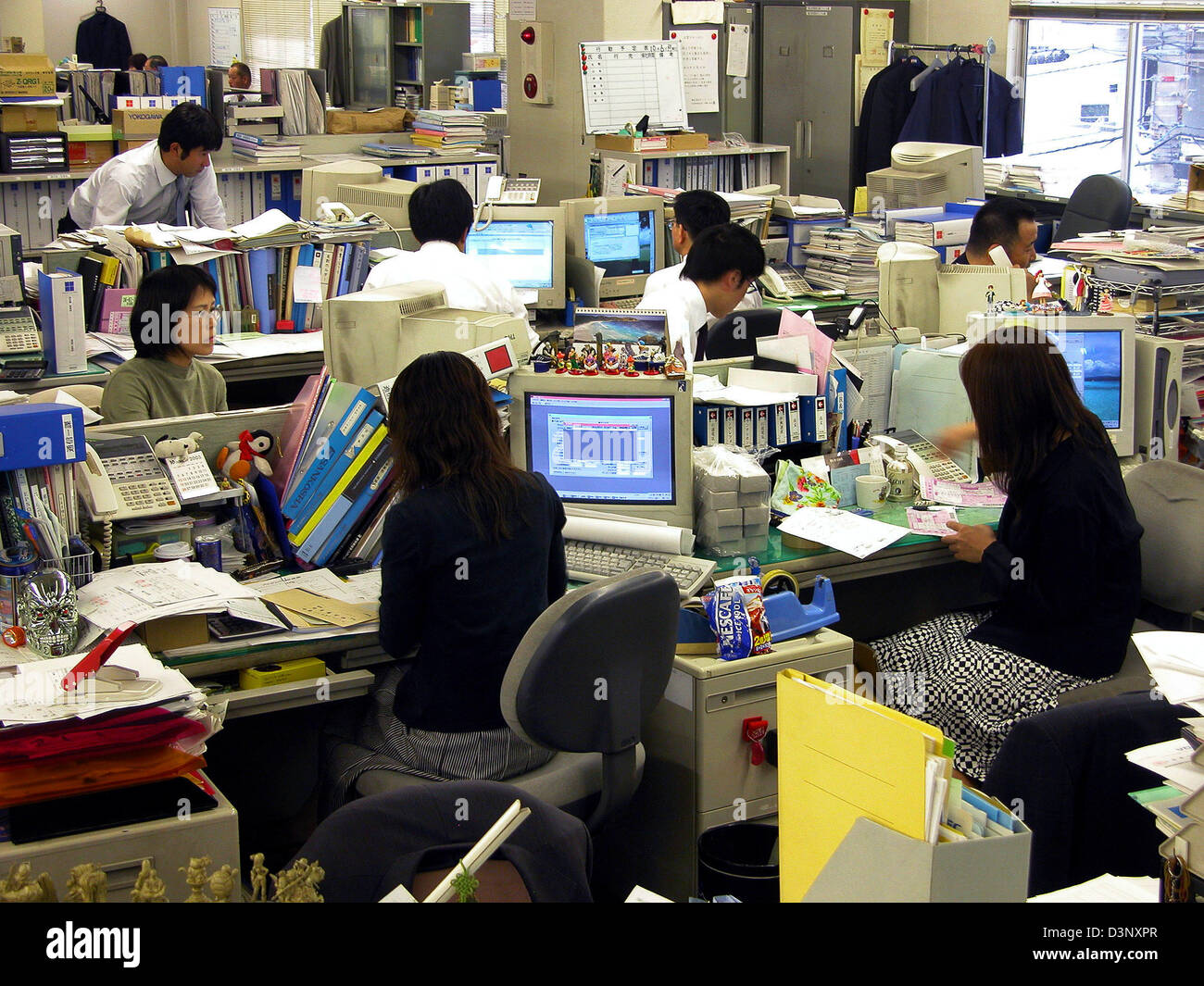 Japan open plan office hi-res stock photography and images - Alamy