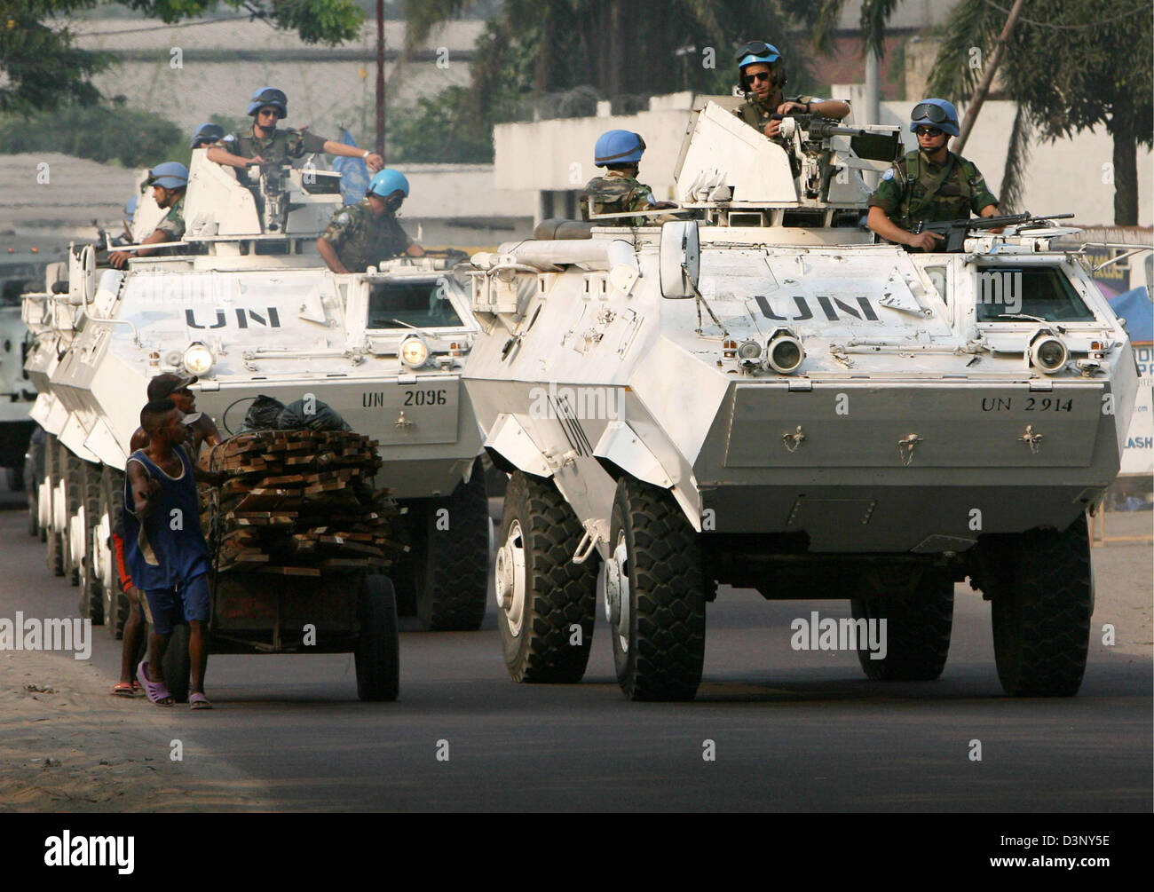 UN soldiers from Paraguay belonging to the UN force 'Monuc' patrol ...