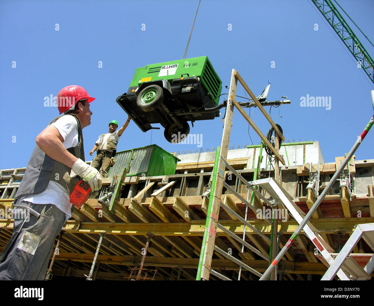 The photo shows construction workers on a construction site in ...